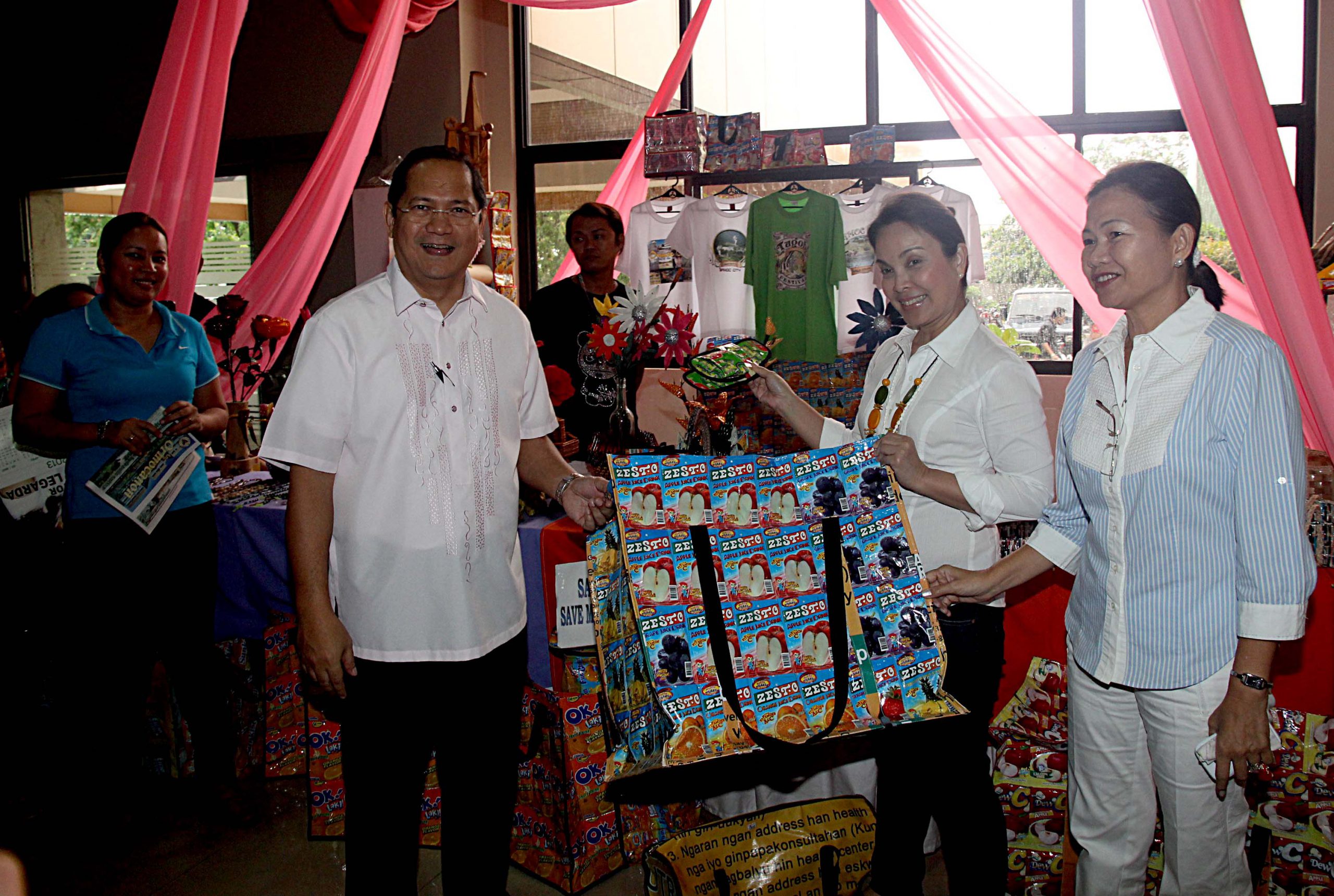 LOREN in Ormoc City Hall - Loren Legarda
