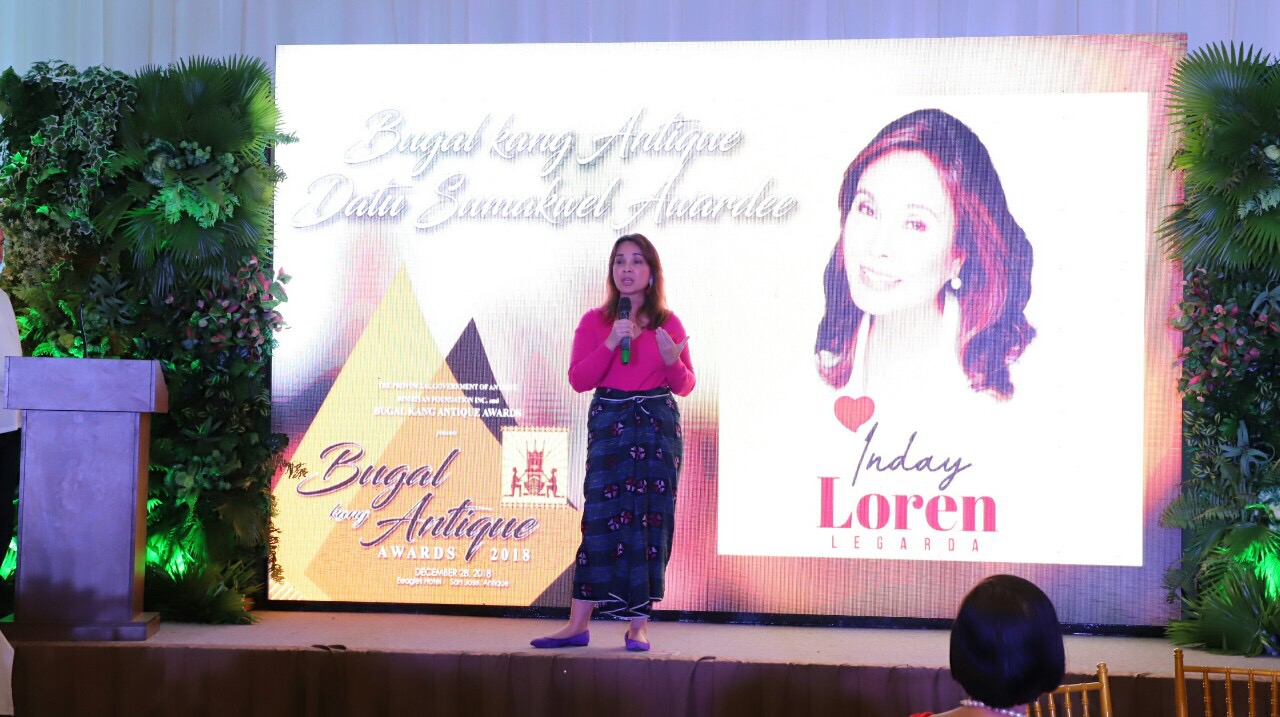 Inday Loren Receives Datu Sumakwel Award from Antiqueños - Loren Legarda