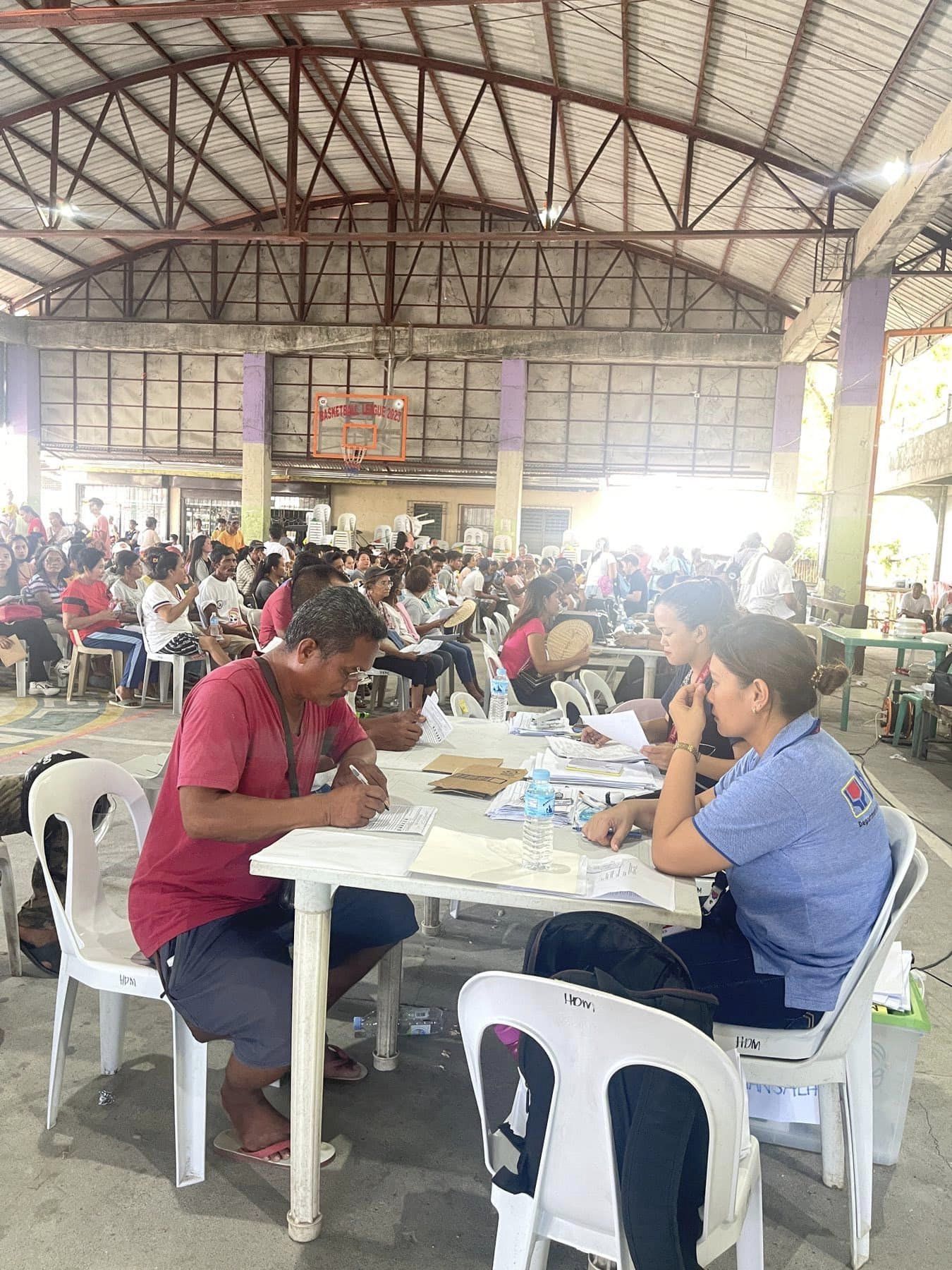 DSWD-AICS Distribution in Oriental Mindoro - Loren Legarda