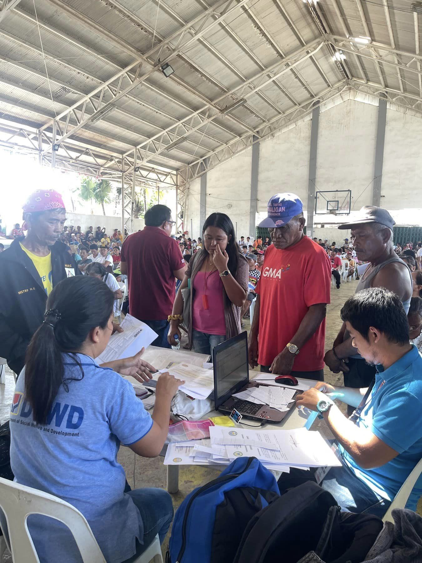DSWD-AICS Distribution in Oriental Mindoro - Loren Legarda