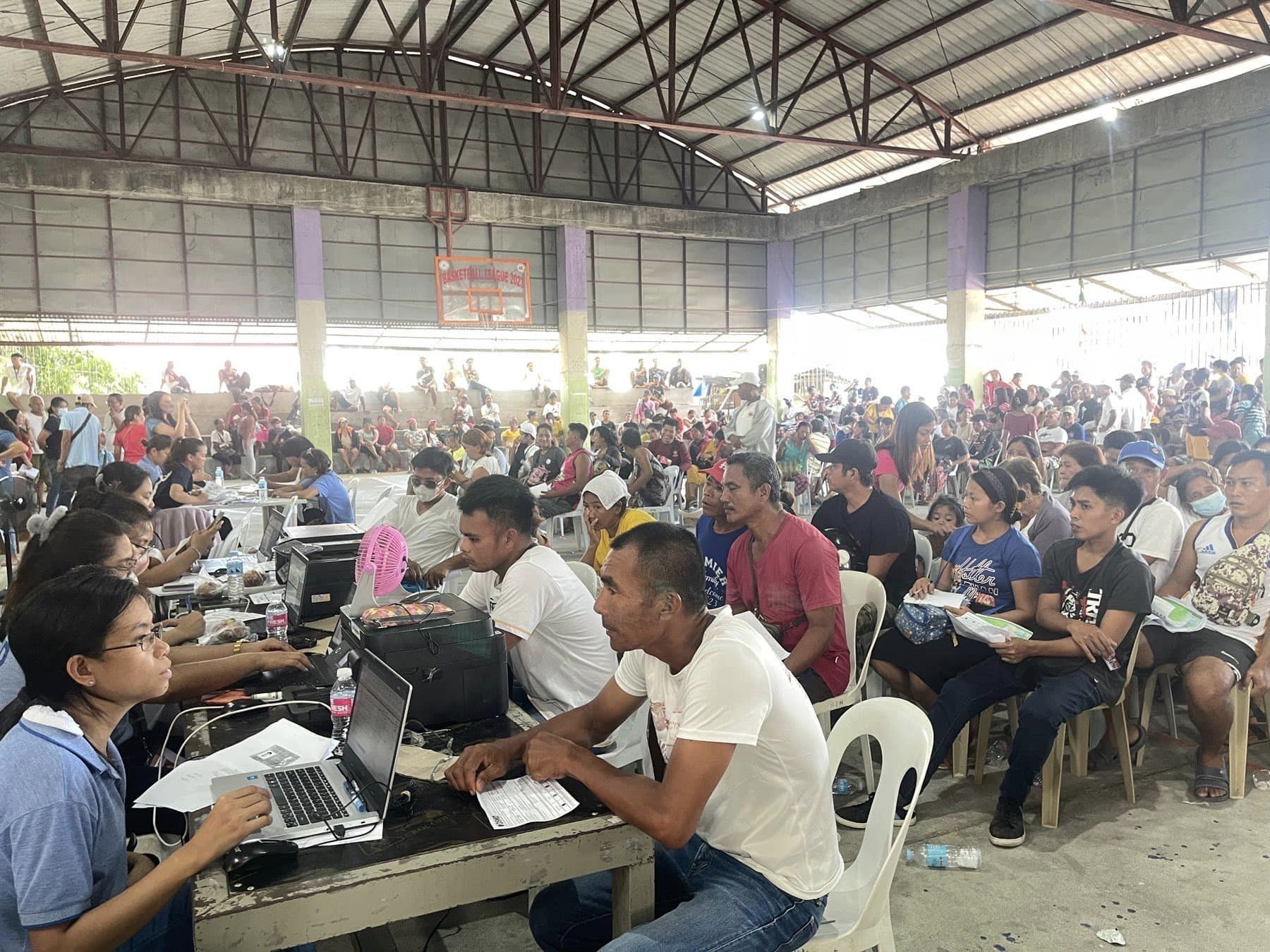 DSWD-AICS Distribution in Oriental Mindoro - Loren Legarda