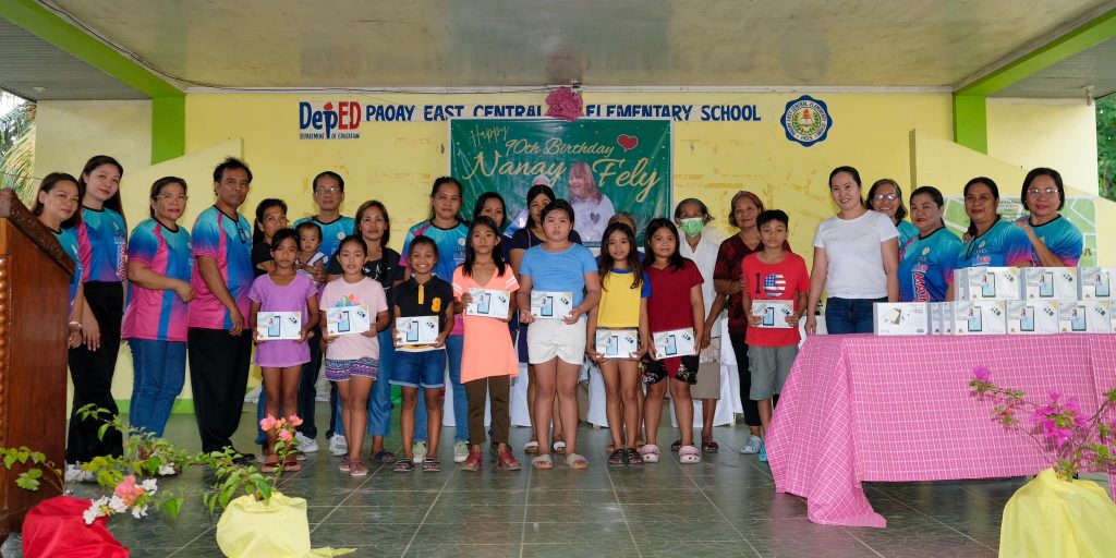 Lingkod Loren sa Sideg Elementary School at Paoay East Central ...